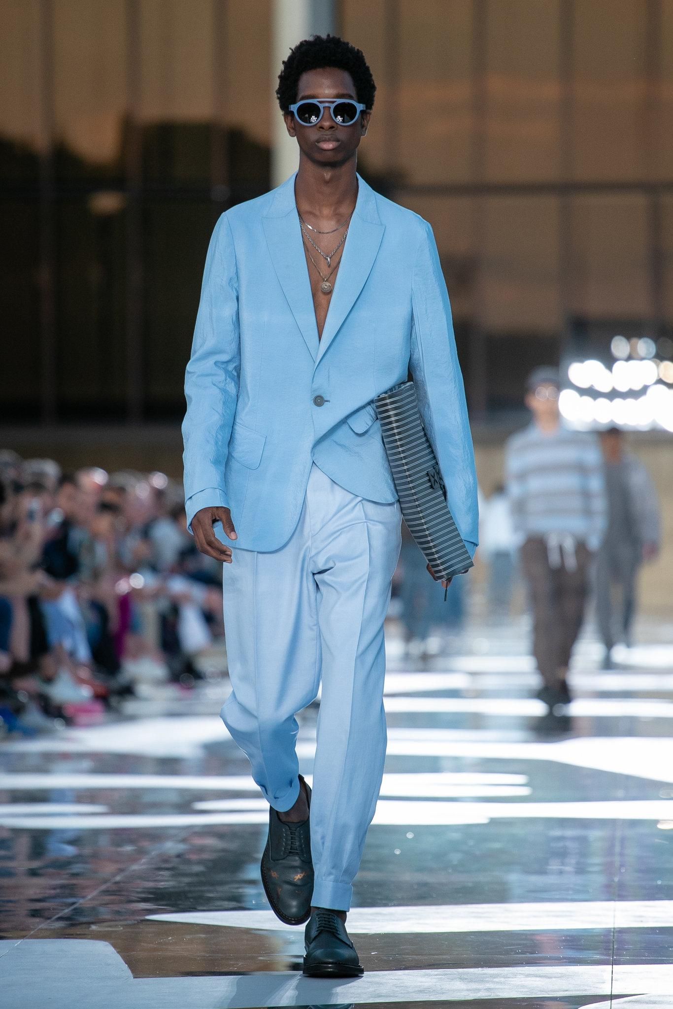 El traje sin camisa vuelve a decir "¡Hola!" esta temporada – BADHOMBRE ...