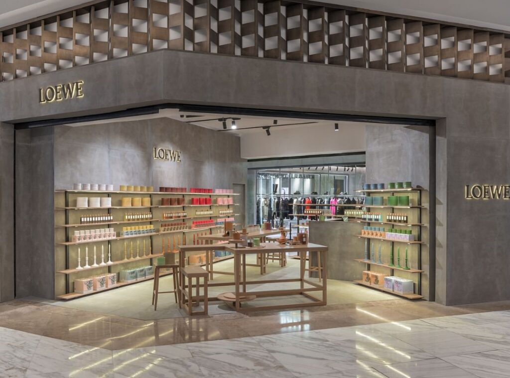 LOEWE Perfumes en CDMX. Una experiencia olfativa y visual – BADHOMBRE ...