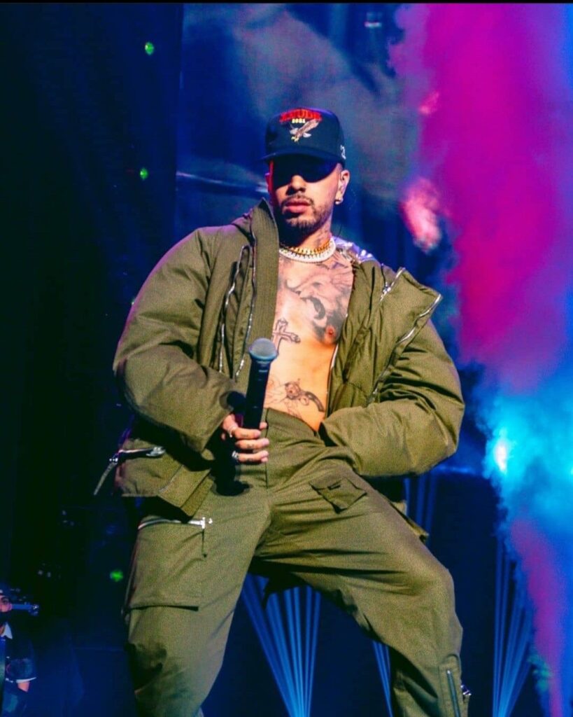 El estilo de Rauw Alejandro, los looks del Flux Aeon latino – BADHOMBRE ...