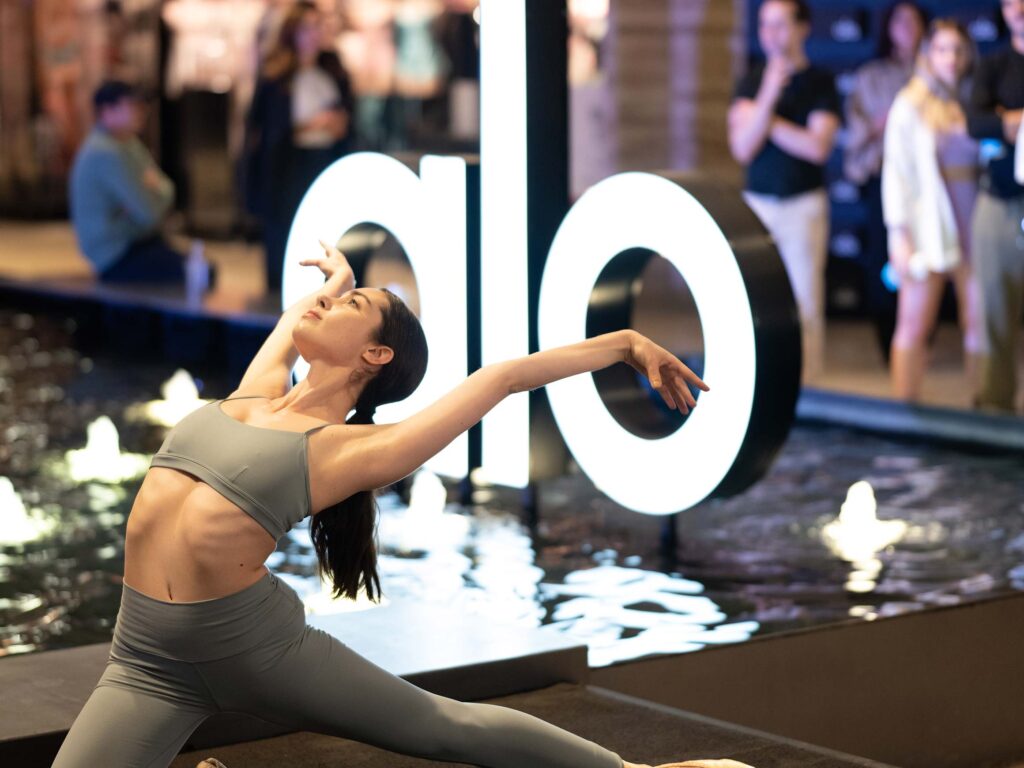 Alo Yoga llega a México, la primera tienda en América Latina. Ropa de entrenamiento de lujo ...