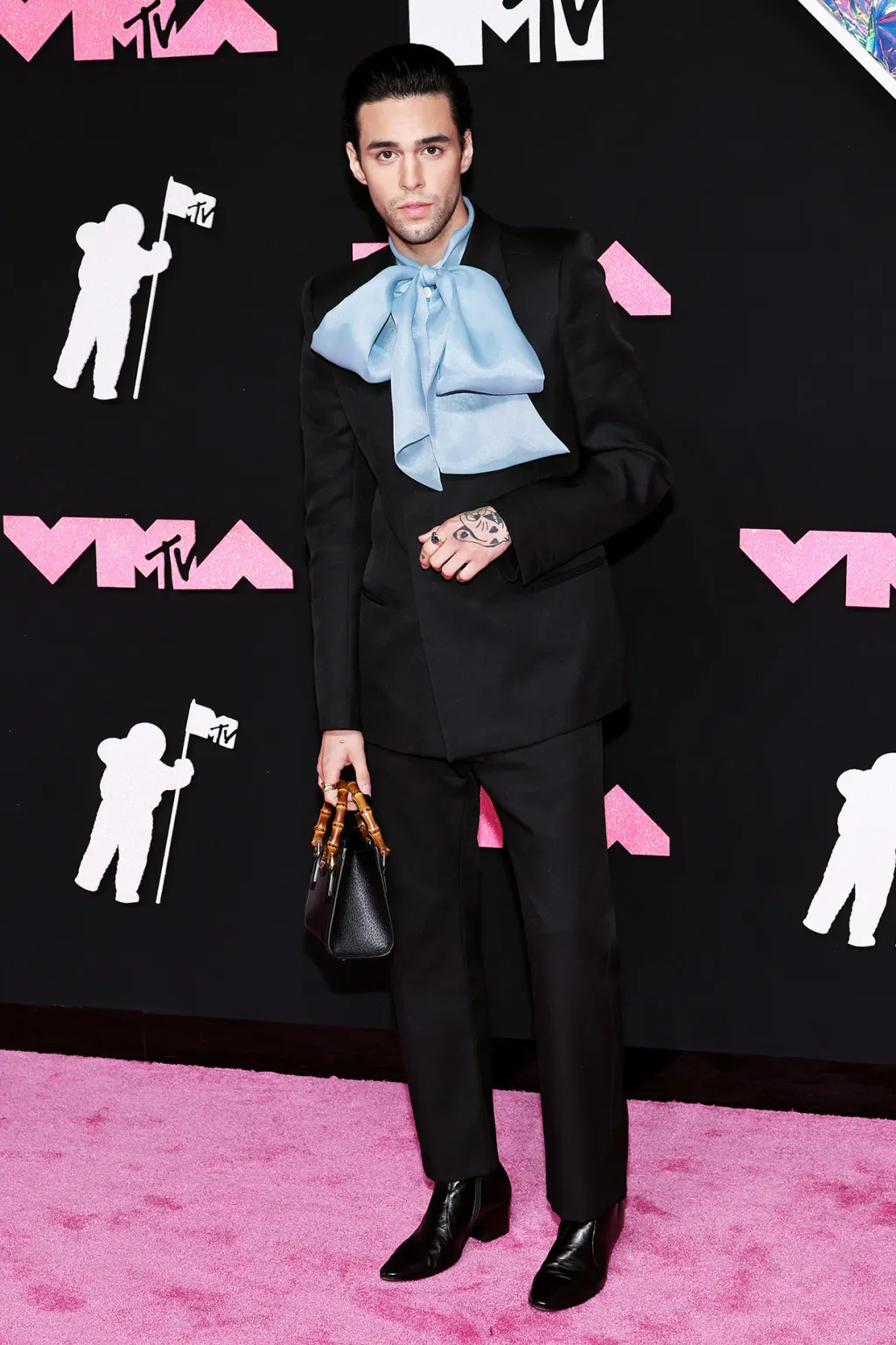 El estilo acompaña a los hombres mejor vestidos de los MTV VMA's 2023 ...
