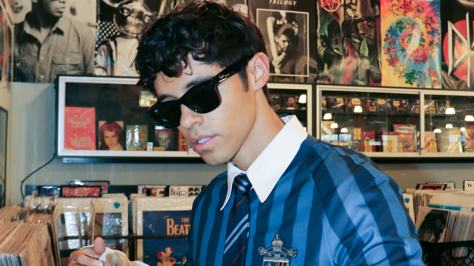 Alex Hoyer, entre música y futuro - BADHOMBRE Magazine